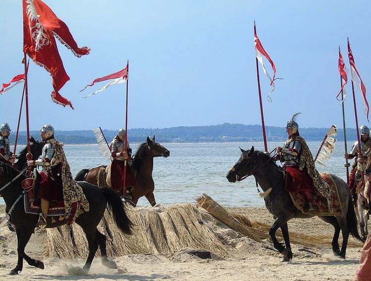 Huzar czyli husarz? Biznesowa pomyłka wojskowa