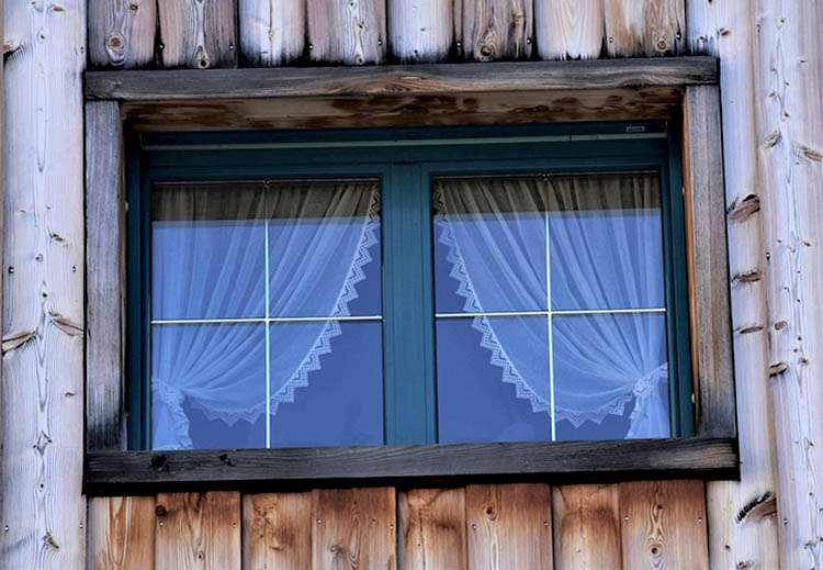 Ciekawostki o firankach i porady. Jak prać, wieszać, historia firanki